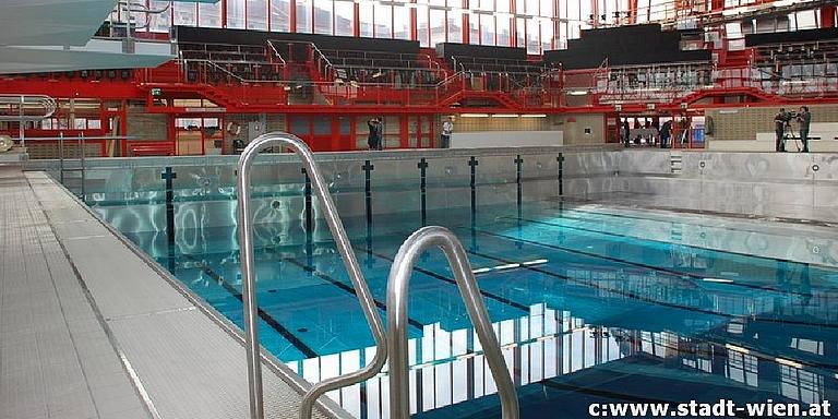 Stadthallenbad Wien: Sportschwimmhalle im 15. Bezirk