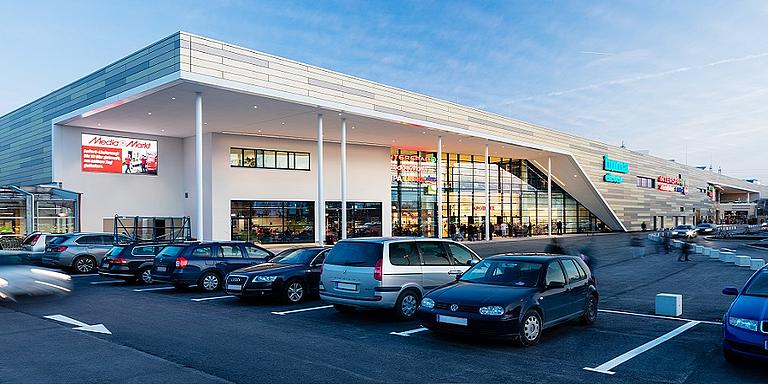 Huma Eleven: 90 Shops im Einkaufspark Simmering